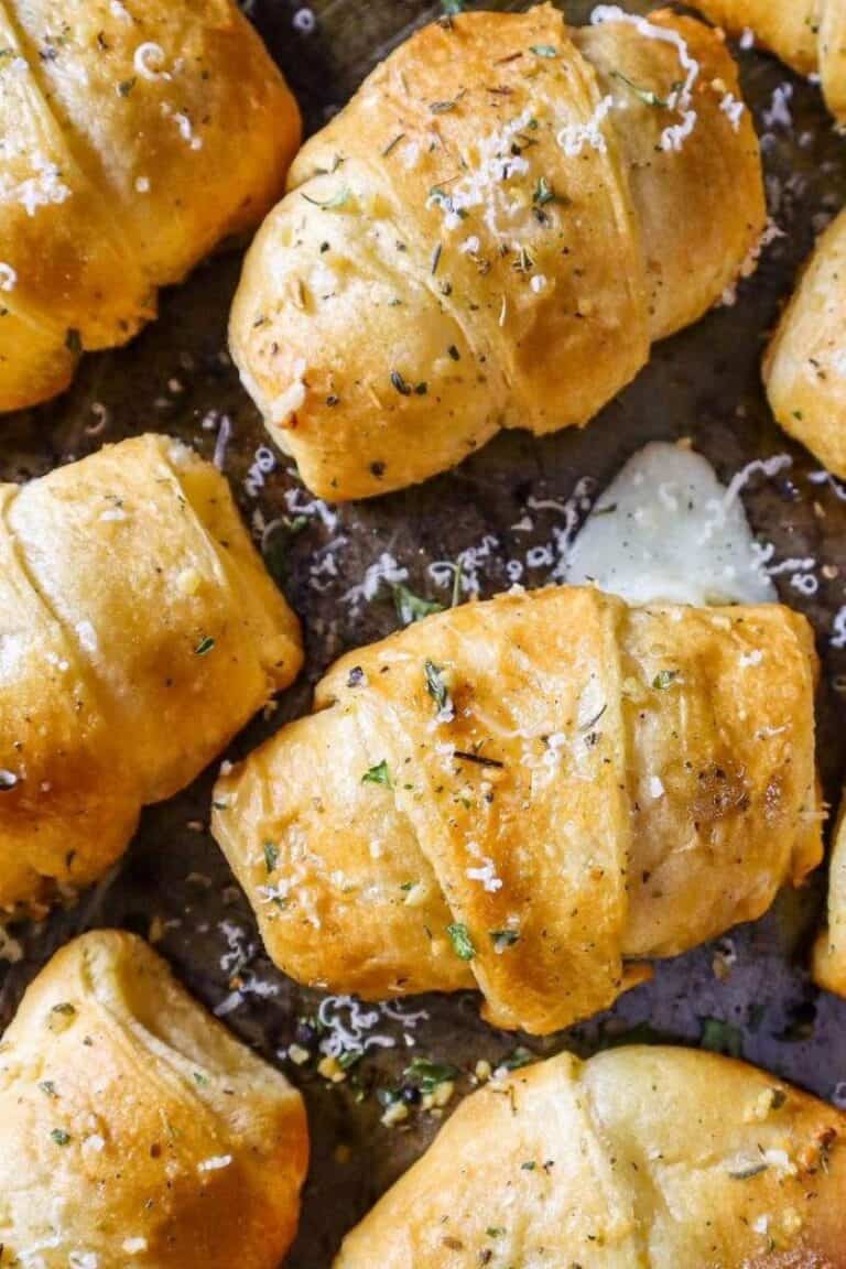 Easy Cheese Stuffed Garlic-Butter Crescent Rolls