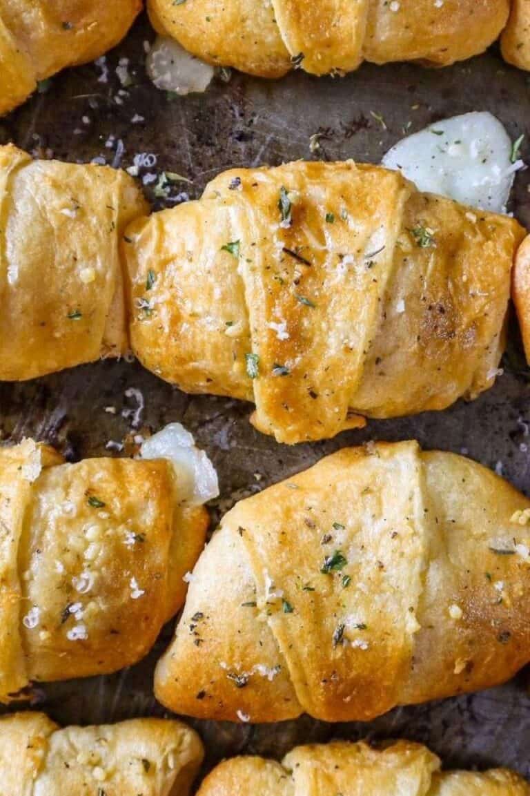 Easy Cheese Stuffed Garlic-Butter Crescent Rolls