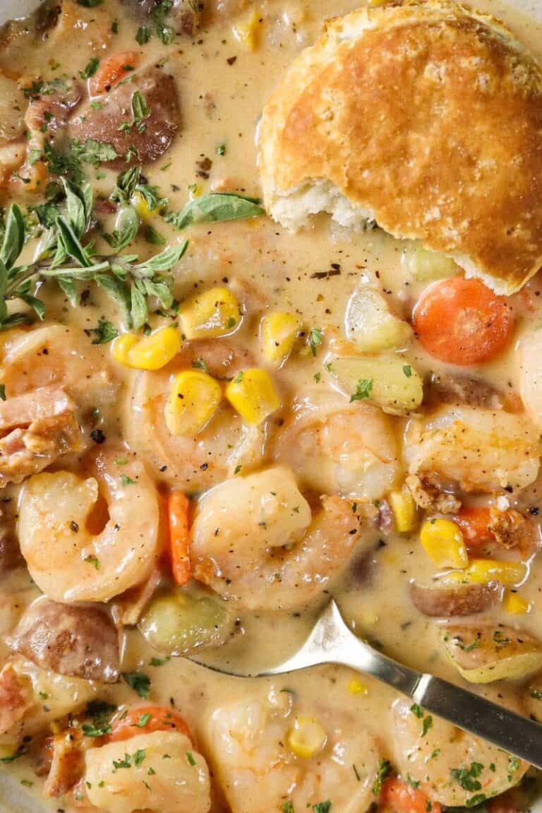 Creamy Shrimp and Corn Chowder - Must Love Garlic