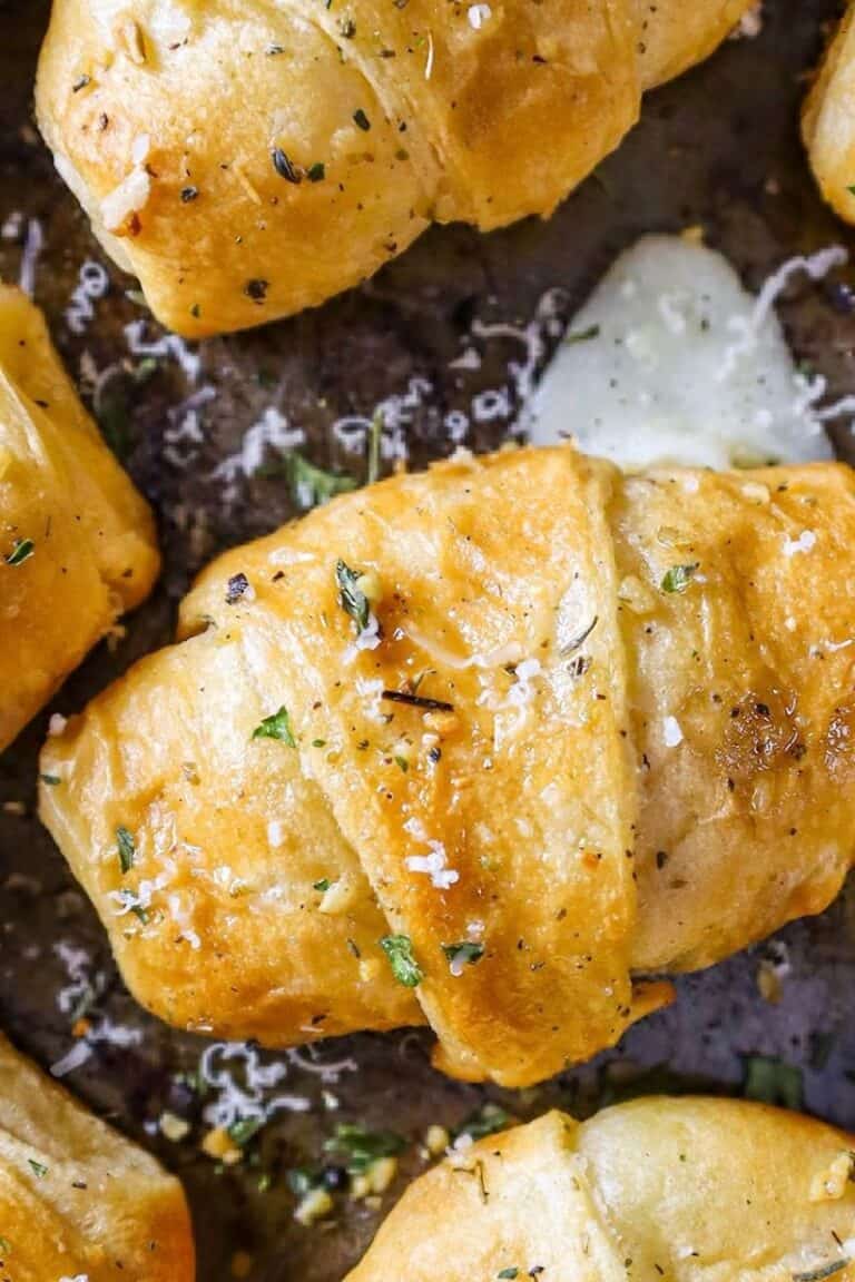 Easy Cheese Stuffed Garlic-Butter Crescent Rolls